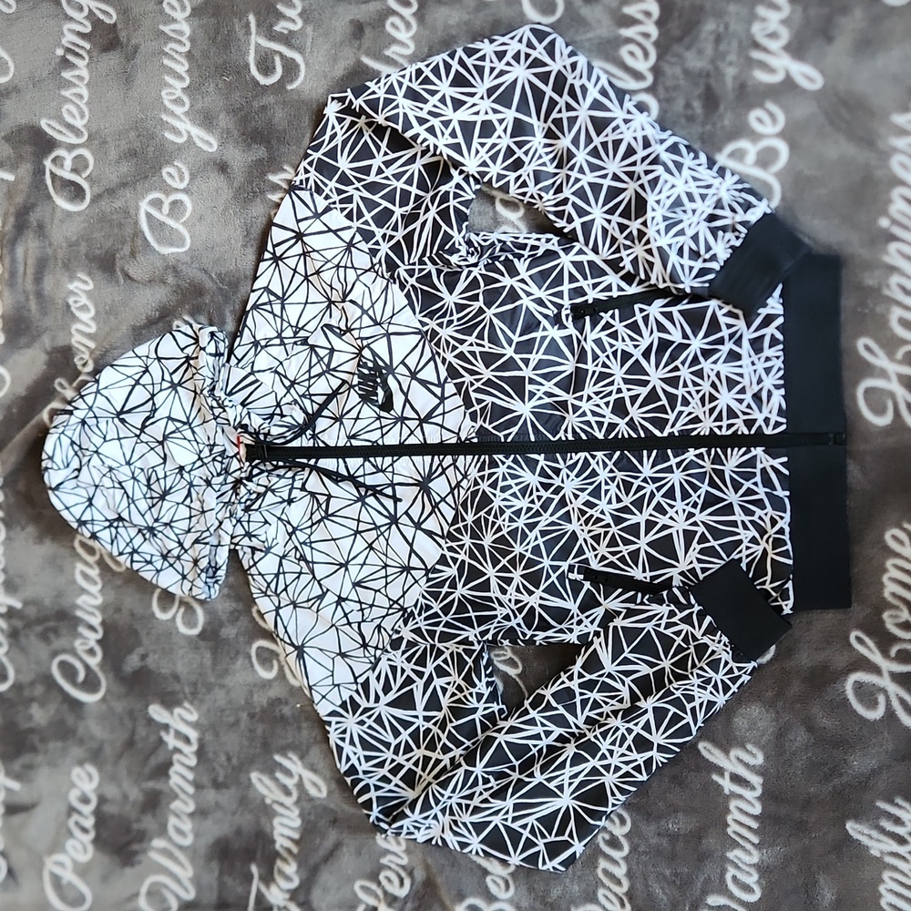 Nike Black And White Windbreaker Windrunner Jacket Euc - Gem